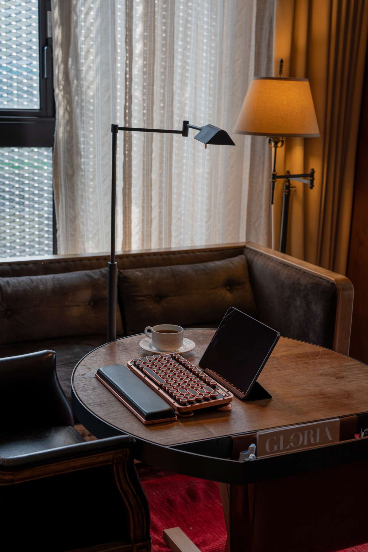 空間與鍵盤的藝術相遇 AZIO鍵盤讓打字成為自我風格 | 瘋設計 FUNDESIGN