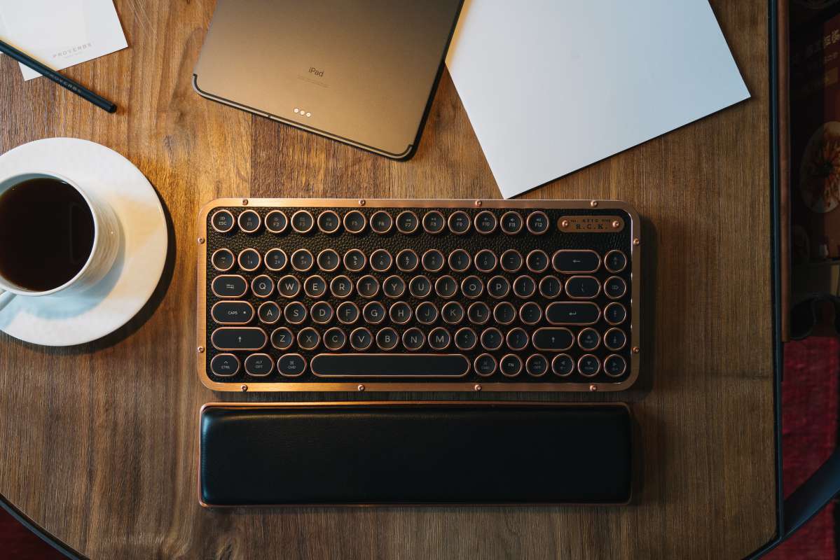 空間與鍵盤的藝術相遇 AZIO鍵盤讓打字成為自我風格 | 瘋設計 FUNDESIGN
