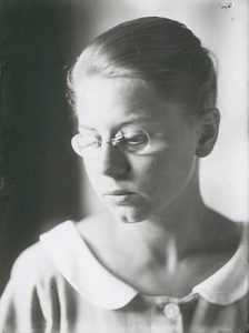 傳統框架也無法壓抑她們的美－百年包浩斯Lotte am Bauhaus | 瘋設計 FUNDESIGN