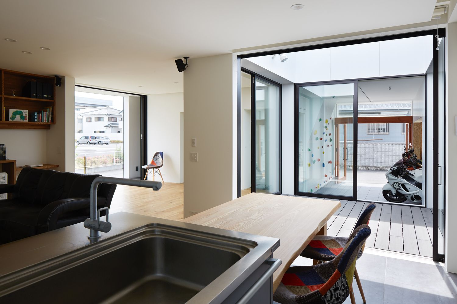 就是超愛戶外運動！近乎圓形的Aizumi Base讓狗狗也能盡情奔跑