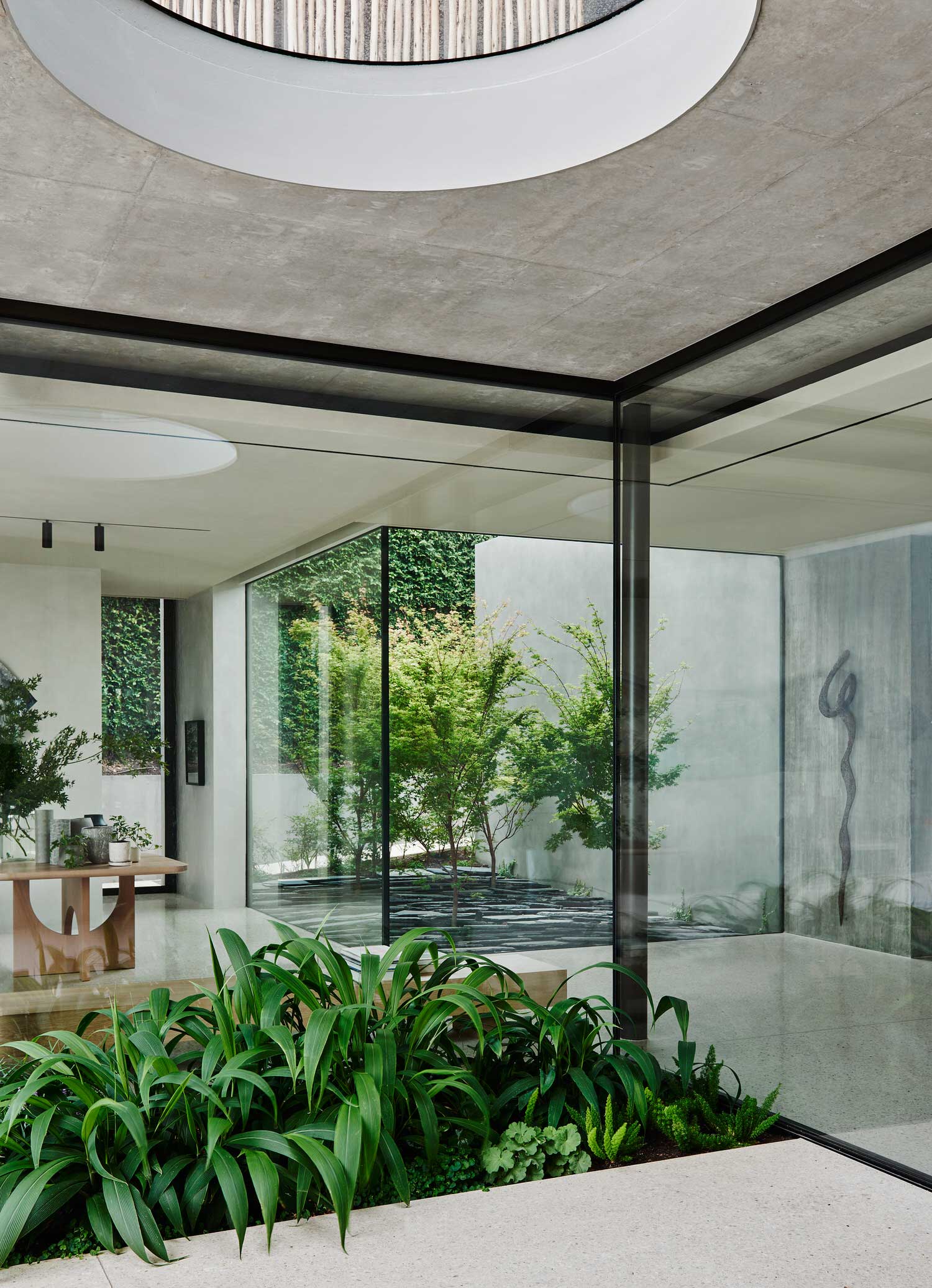 從混凝土開始的質感空間，Twig House沉浸式和諧自然