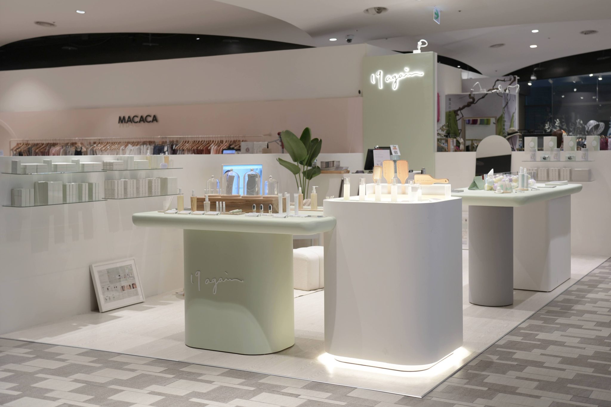 19 again 回到 19 歲的青春芳草香｜保養品牌以奶霜綠定調商業空間，給自己一封純粹的情書 | 瘋設計 FUNDESIGN